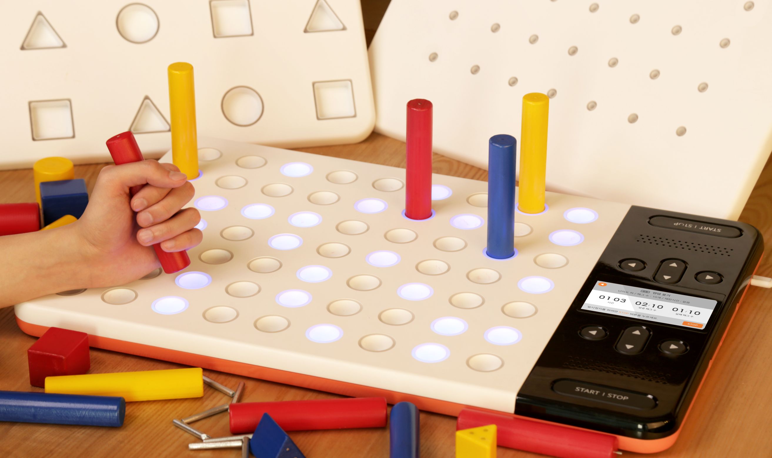 Neofect Smart Pegboard - interaktywna tablica rehabilitacyjna